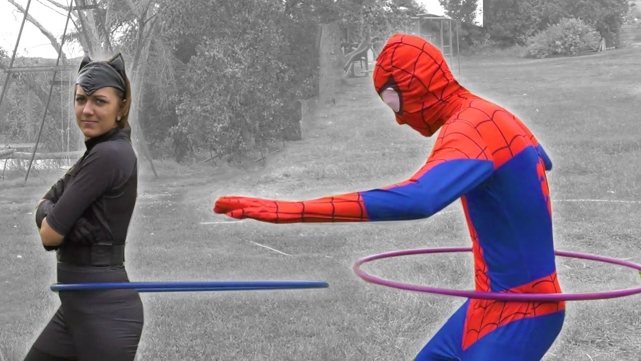 Superhero Hula Hoop Battle! w Spider Man vs Catwoman vs Frozen new ...
