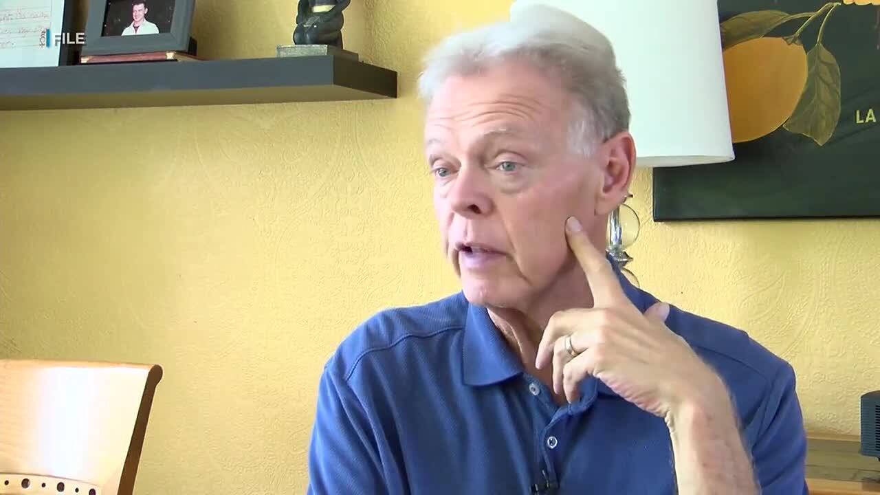 Hawaii sports broadcasting legend Bobby Curran dies at 69 - YouTube