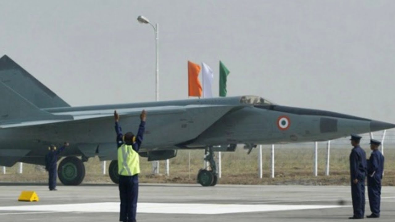 MiG-25 Foxbat: The Soviet Supersonic Interceptor That Shocked the West ...