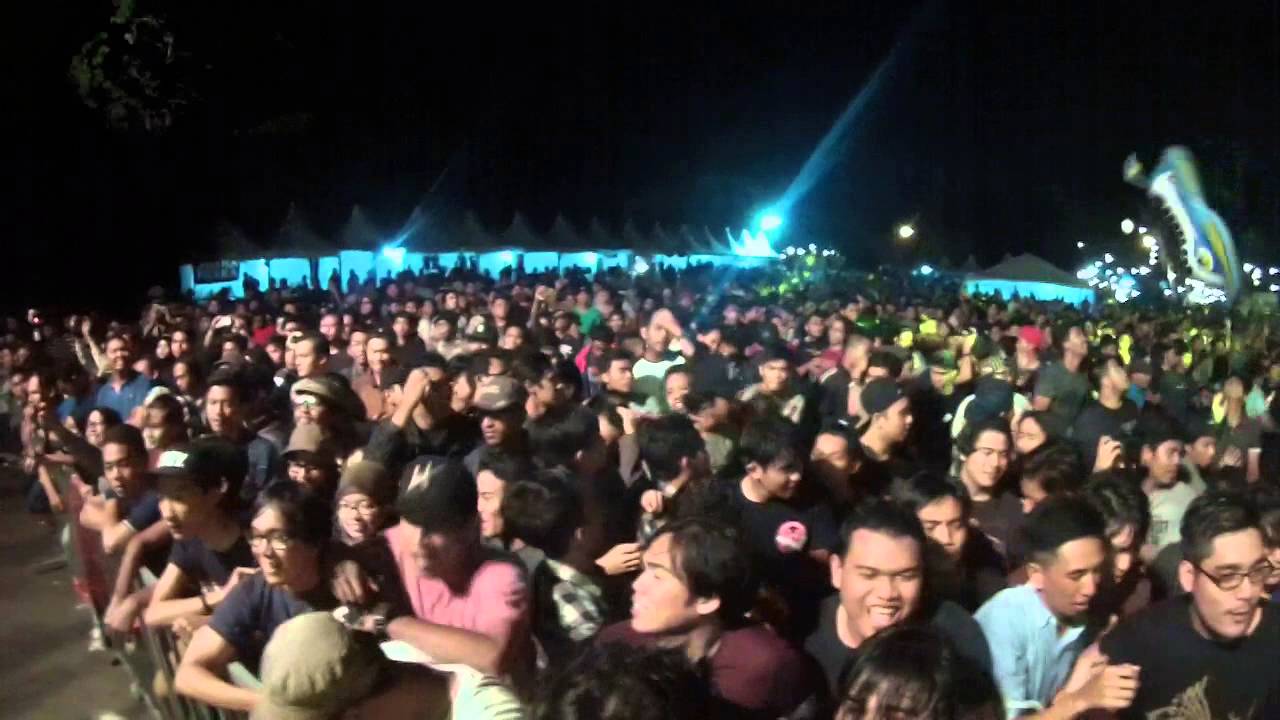 One Buck Short - Kelibat Korupsi (Live at Ipoh) - YouTube