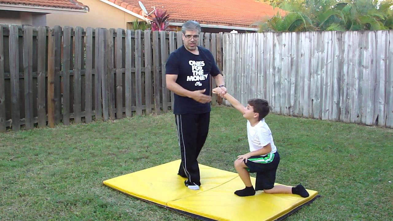Kids self defense against a lapel grab - YouTube