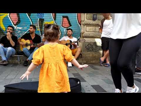 istiklali sallayan kız 2