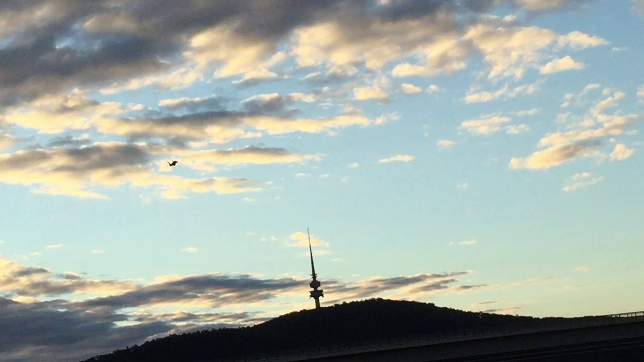 Canberra RAAF JET / LOW FLY BY / LOUD ! - Video 1 / AUstralian Capital ...