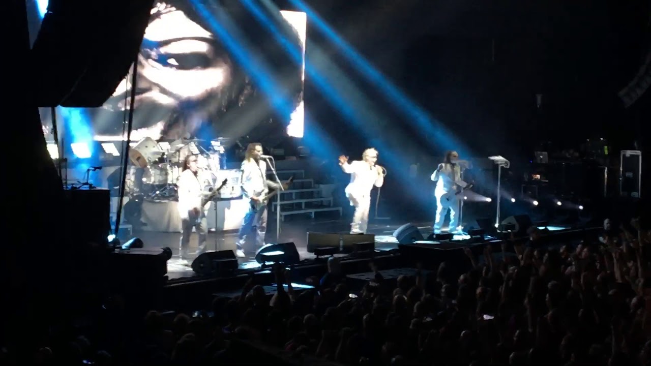 Lindemann - Ich weiß es nicht (Live in Gasometer 8.2.2020) - YouTube