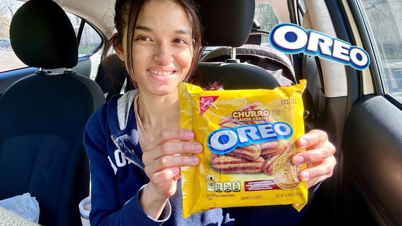 Trying *NEW* Churro OREOS! - YouTube