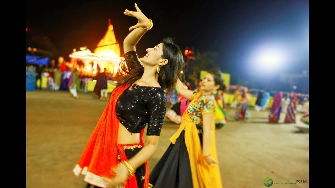Beautiful College Girls Dance Performance - YouTube