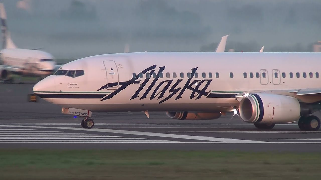 Alaska Airlines (Hawaiian Lei Tail) N533AS 737-800 Takeoff Portland ...