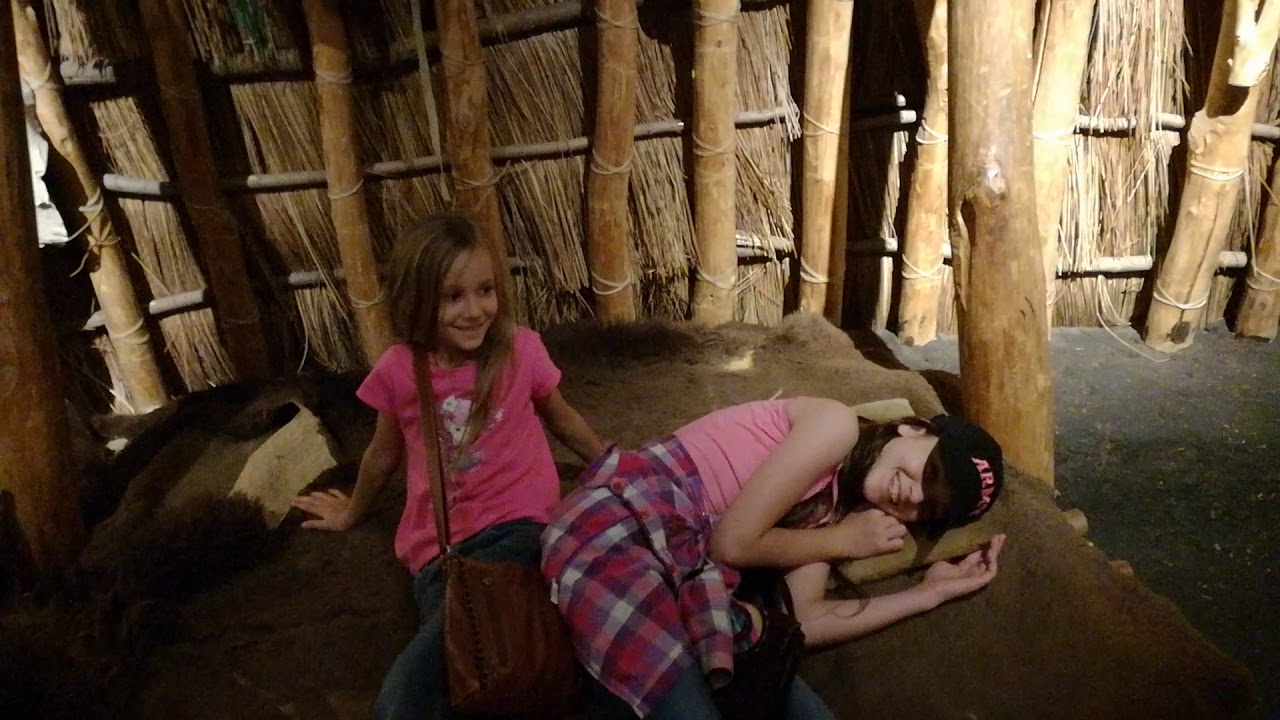 Pawnee Earth Lodge - Chicago Field Museum - YouTube