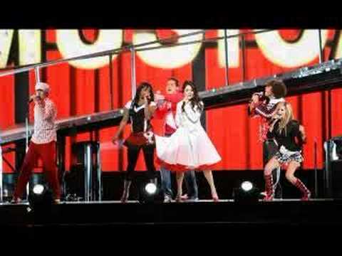 HSM Concert : We're All In This Together Live (Sample) - YouTube
