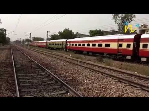 Nanda Devi Express 12206 skipping okhla - YouTube