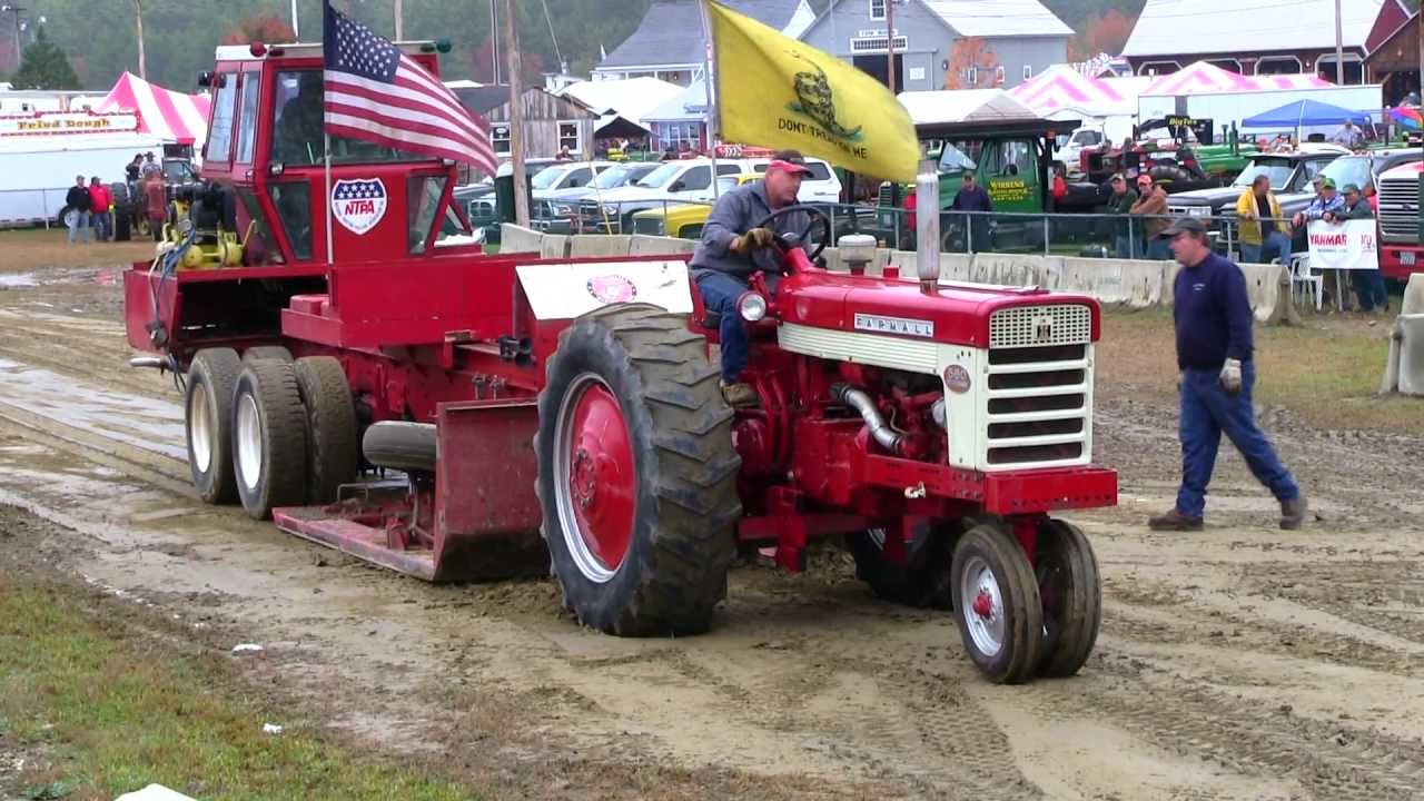Farmall 560 - Antique Tractor Pull Deerfield Fair NH 2012 Video # 38 ...