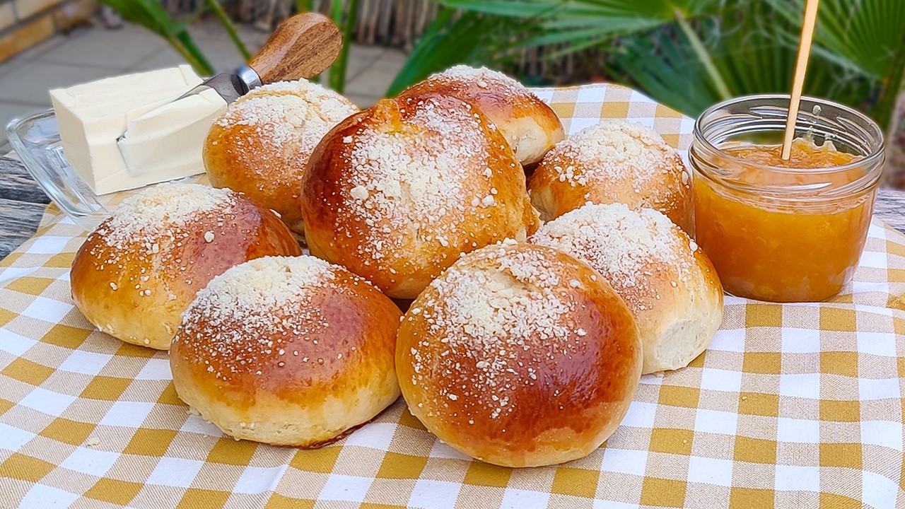 Easy Milk Bread Recipe (Streusel Buns Recipe) - YouTube