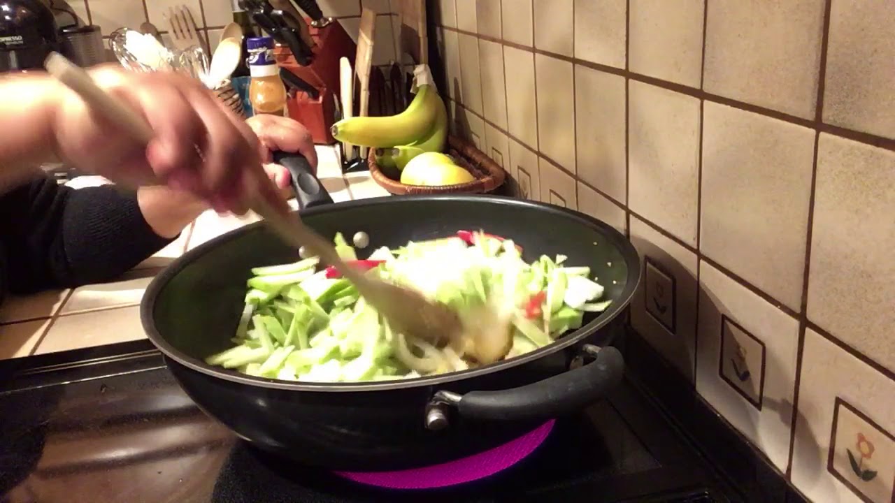 SAUTÉED CHAYOTE SQUASH ~~~~TUMIS LABUH SIAM - YouTube