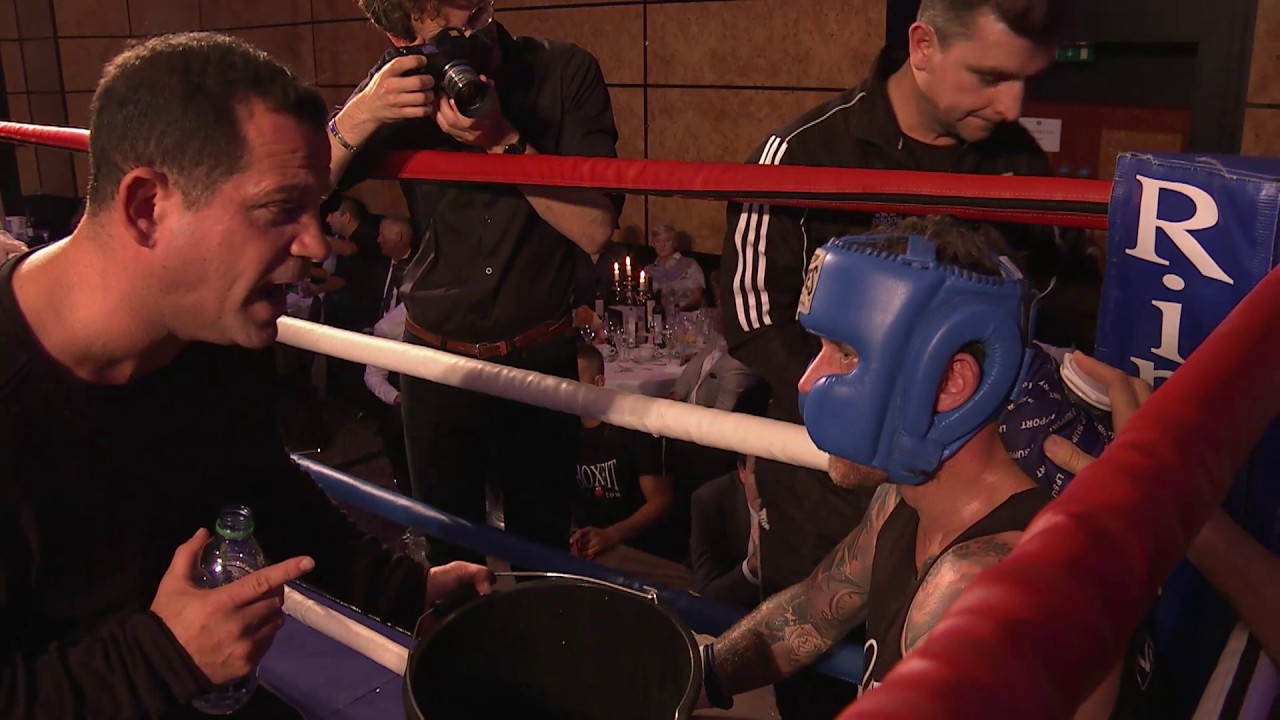 Les Freeman v Wayne Bridge - YouTube