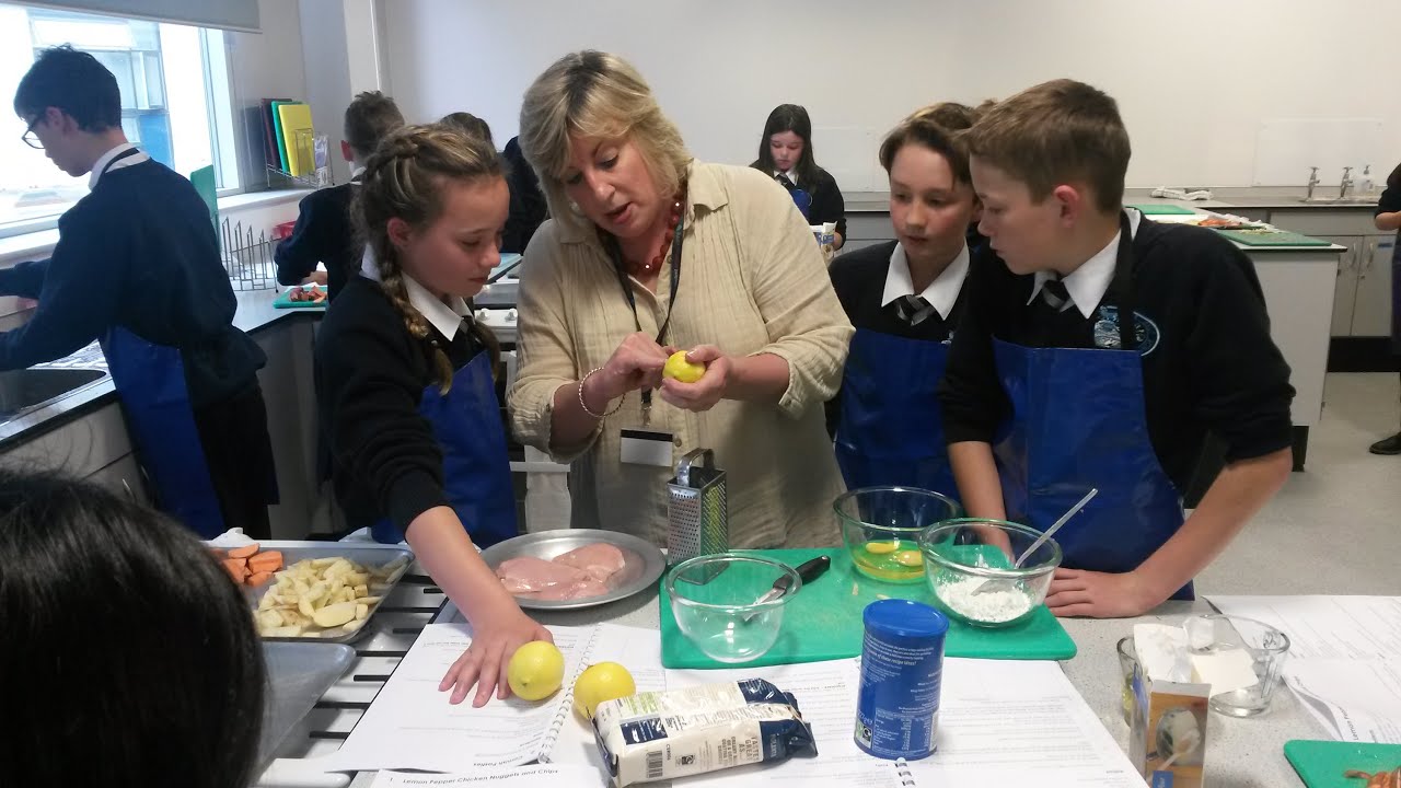 Sandy Docherty's after school cooking club at Titus Salt School - YouTube