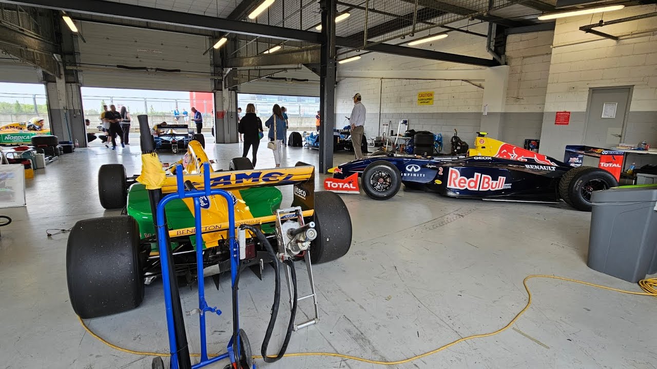 Gassed on track F1 cars start up. - YouTube