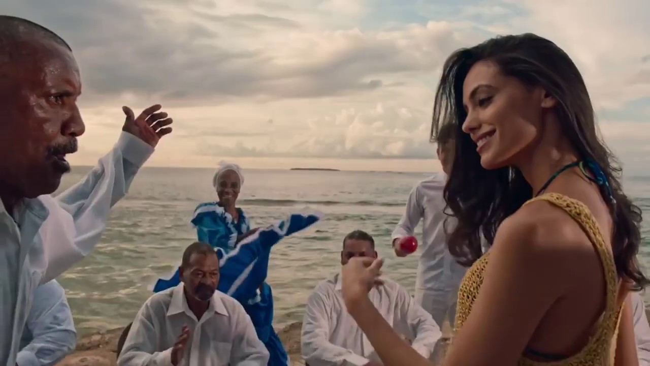 Yandel | Encantadora Official Video - YouTube
