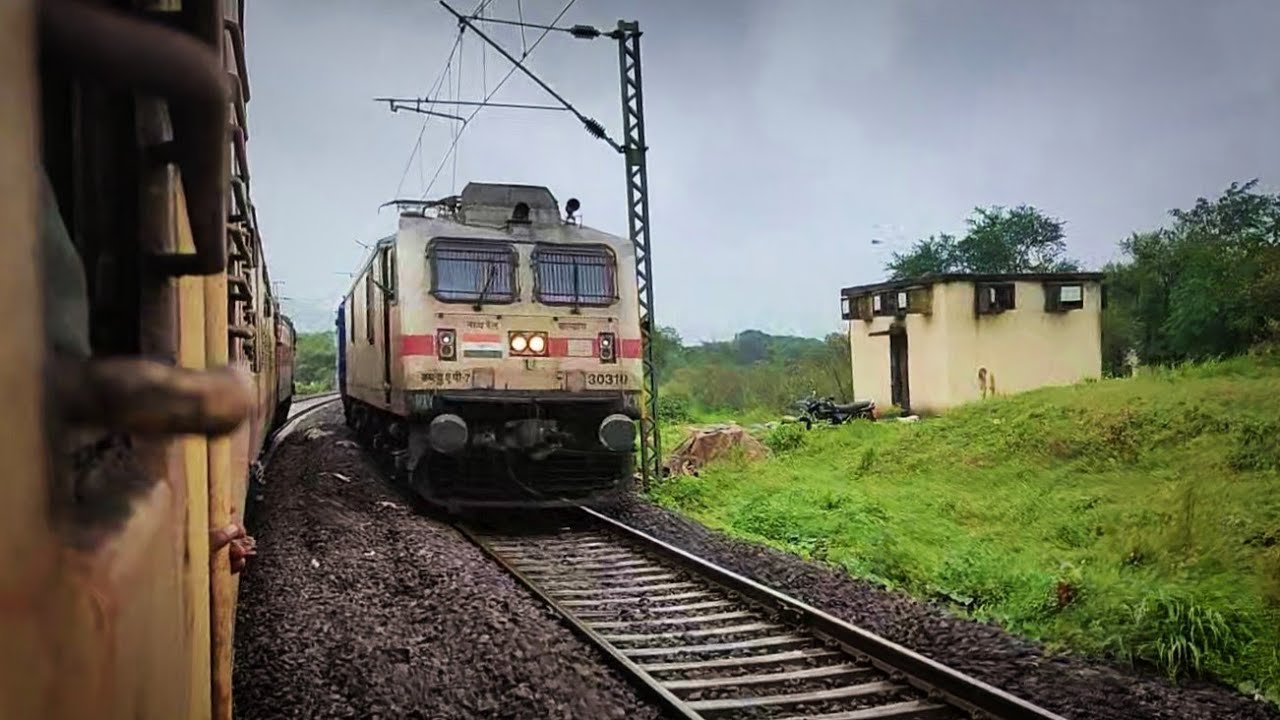 ICF Era || ICF Patliputra SF Express Greets ICF Pushpak Express ...