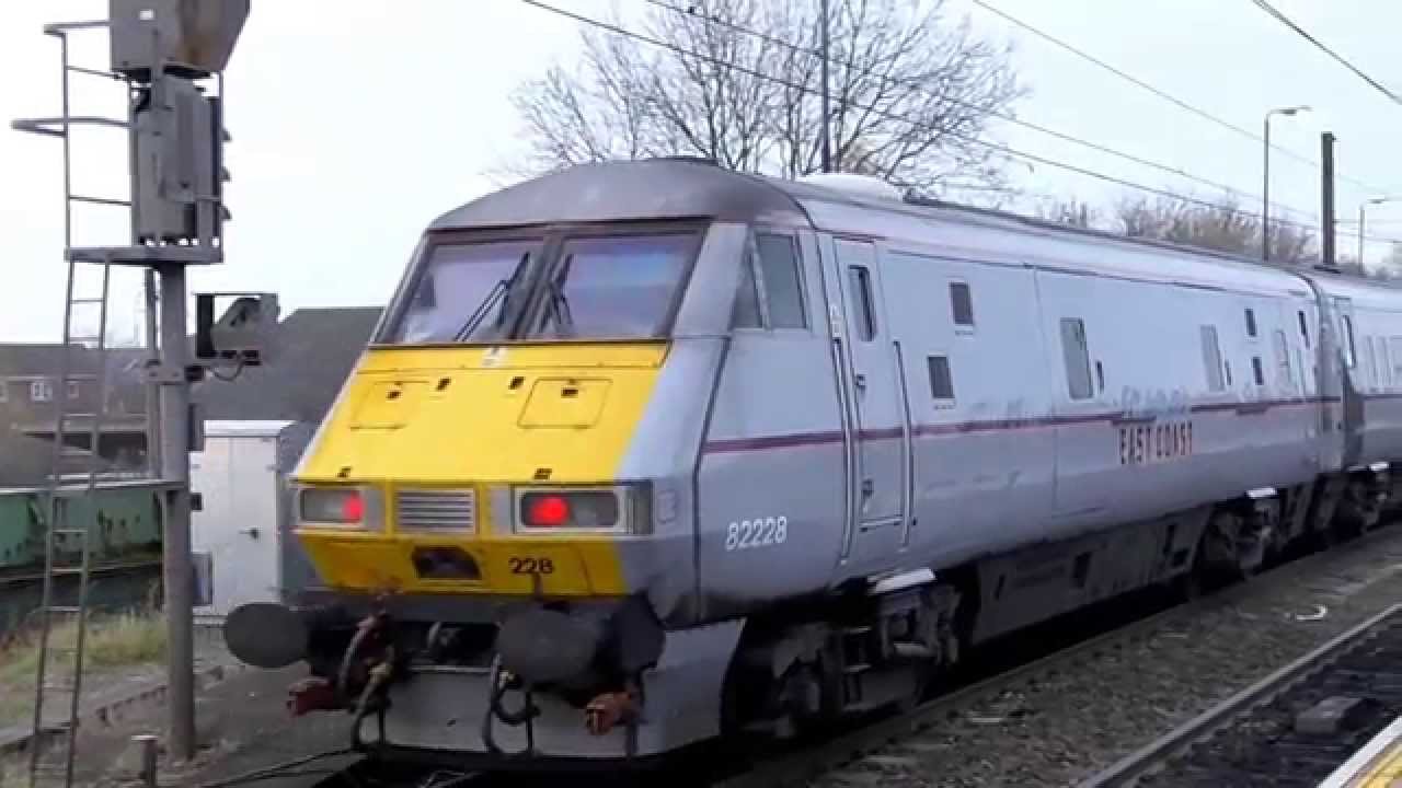 East Coast Class 225 Arriving Into Northallerton 10/11/14 - YouTube