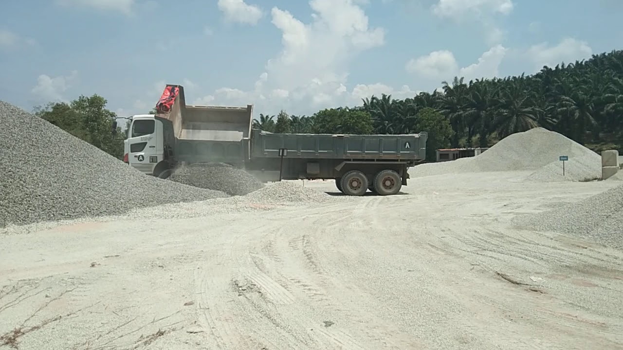 unloading aggregate from 12 tyres tipper - YouTube