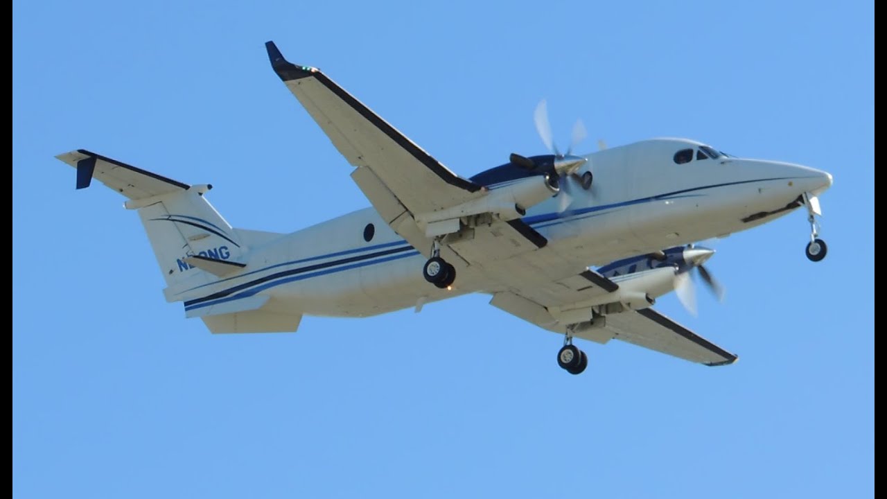 Northrop Grumman Beechcraft B1900 [N29NG] landing in LAX - YouTube