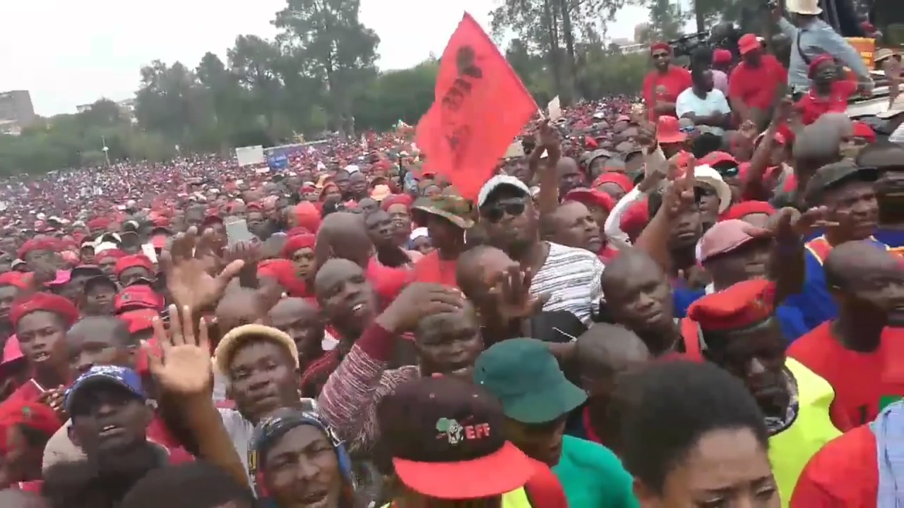 Large crowd of protesters occupy Union building lawns - YouTube