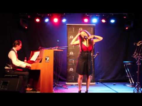 The Singers' corner Berlin - October - "Girl in 14G" Amani Robinson ...