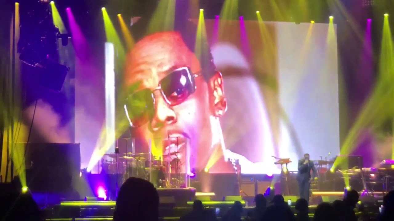 Carl Thomas performs Can't Believe and Summer Rain at Barclays Center ...