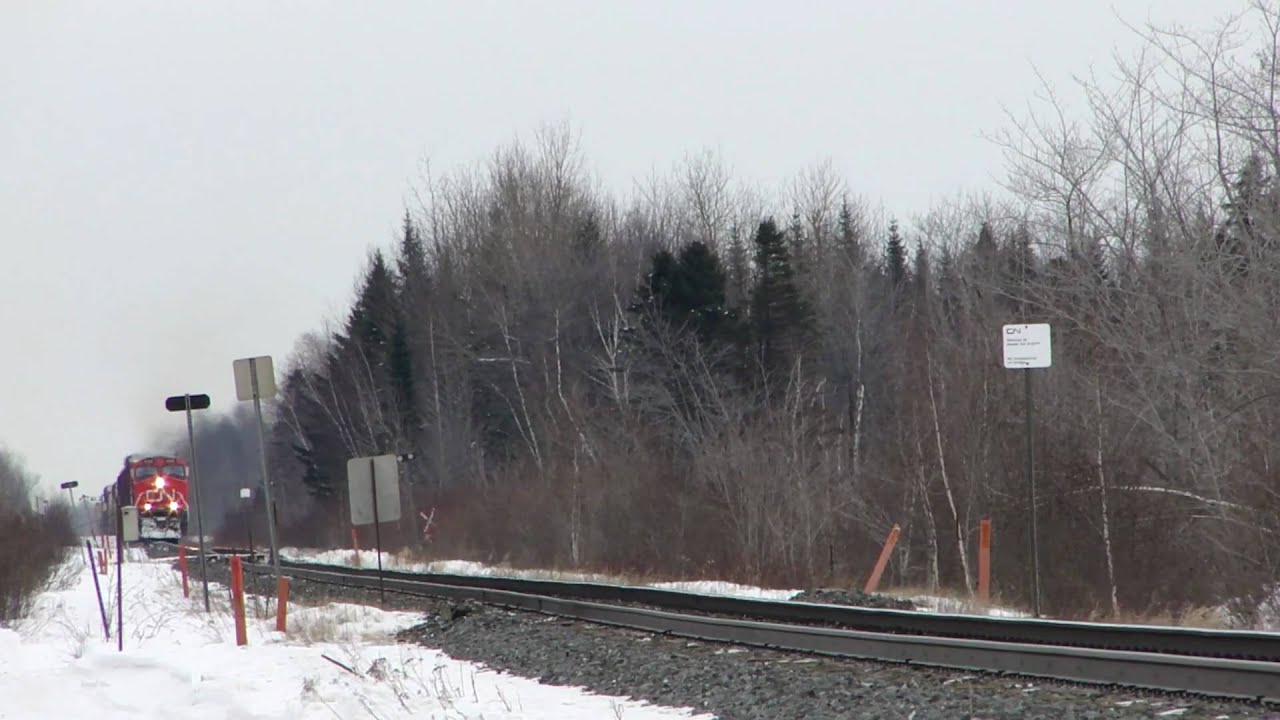 CN 2222 in Villeroy QC (01FEB2011) - YouTube
