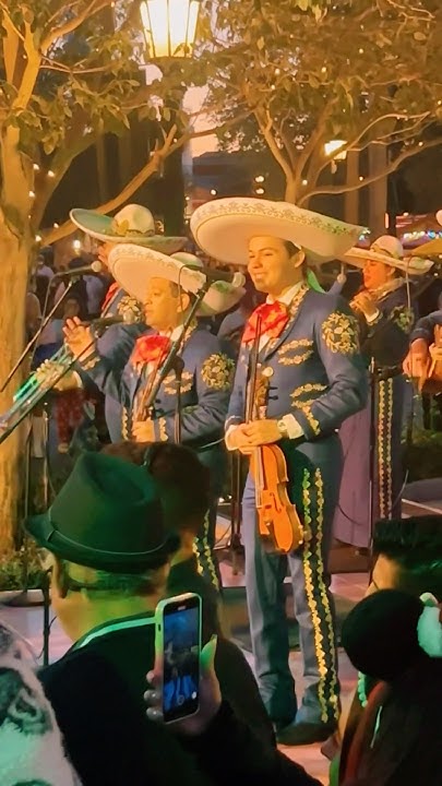 Jingle Bells performed by Mariachi Alegria de Disneyland & Miguel - YouTube