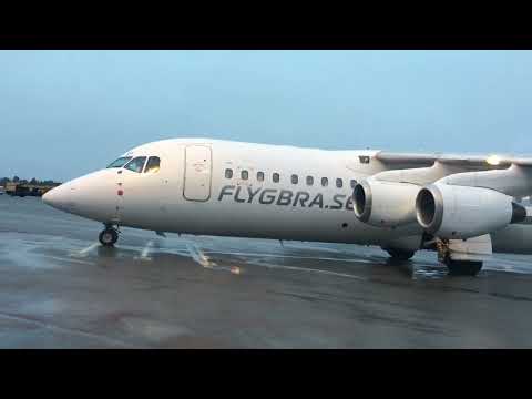 SE-DSP BRA BMA Bromma flygplats har just landat och taxar in.
