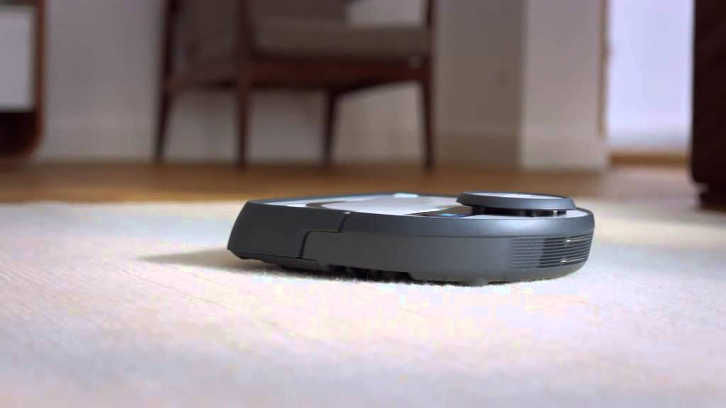 The New VR200 Robot from Vorwerk - YouTube