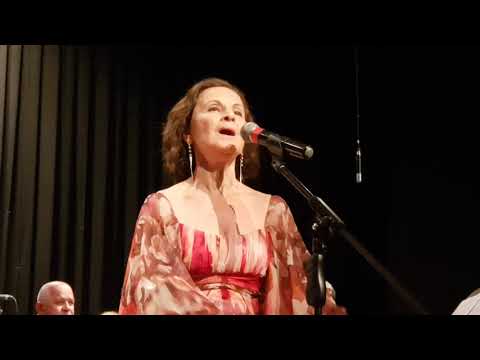 SELMA ŞAHİN Gece kirpikli kadin