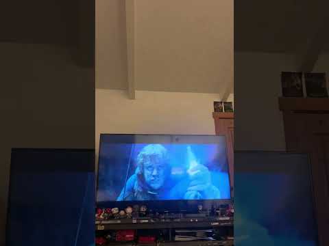 Lord of the Rings return of the king . Shelob stings Frodo , Sam vs ...