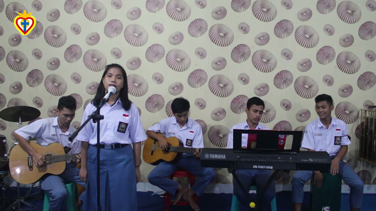 Assisi Band (SMA ASSISI SIANTAR) - Penghargaan Ini - YouTube