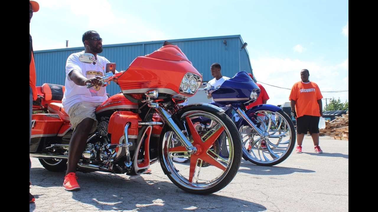 Custom Harley Road Glide Bagger 26" Forgiato Wheel - YouTube