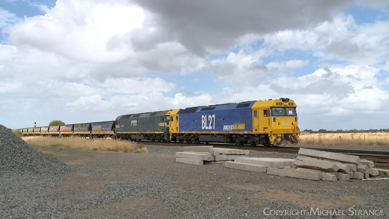 7733V Pacific National Grain Train With BL27 & G523 Arrives At ...
