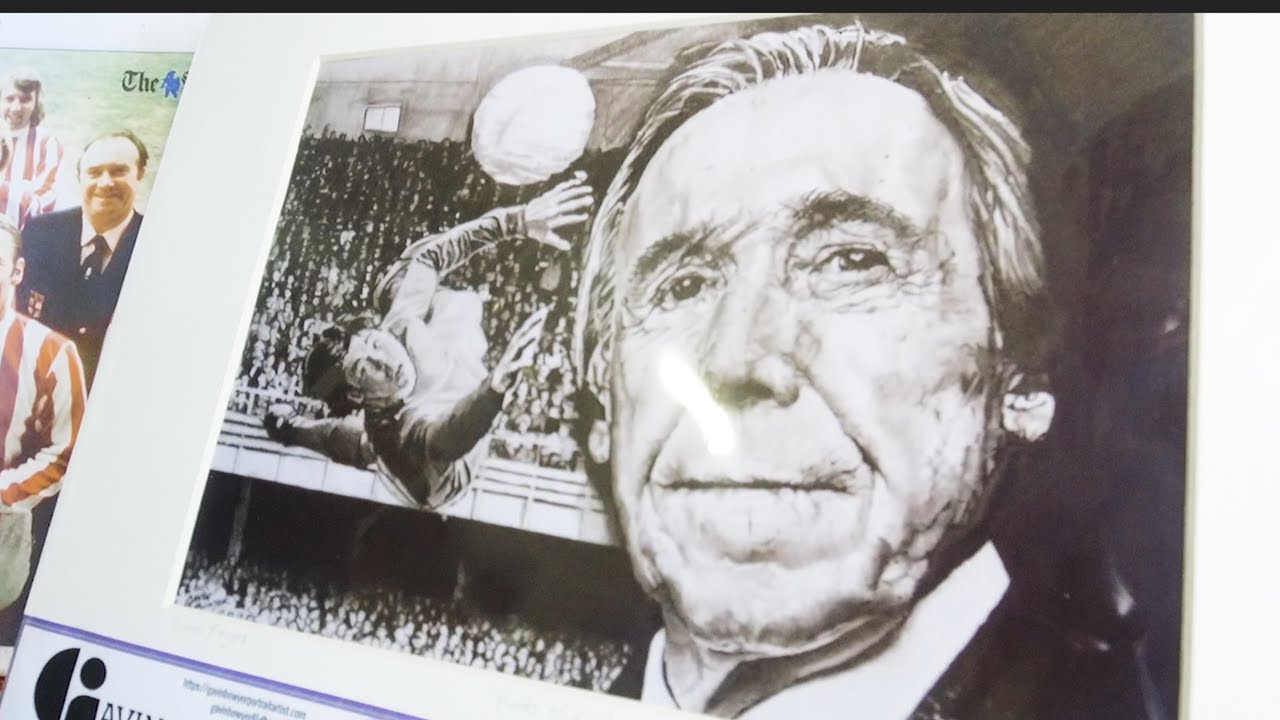 Local Artist Honours Gordon Banks OBE - YouTube