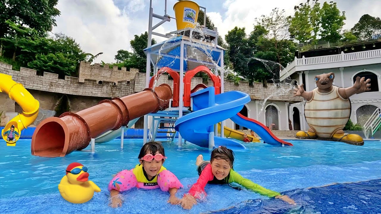 Berenang Di Kolam Besar Perosotan Warna Warni dan Ketemu Kura Kura ...