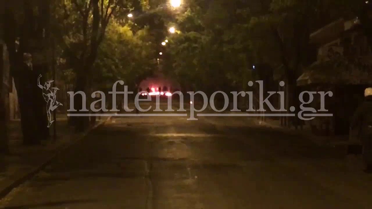 Επεισόδια και μολότωφ στα Εξάρχεια μετα την πορεία για τον Αλ ...