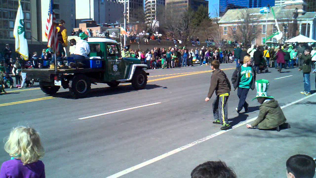 Throwing candy to kids - YouTube