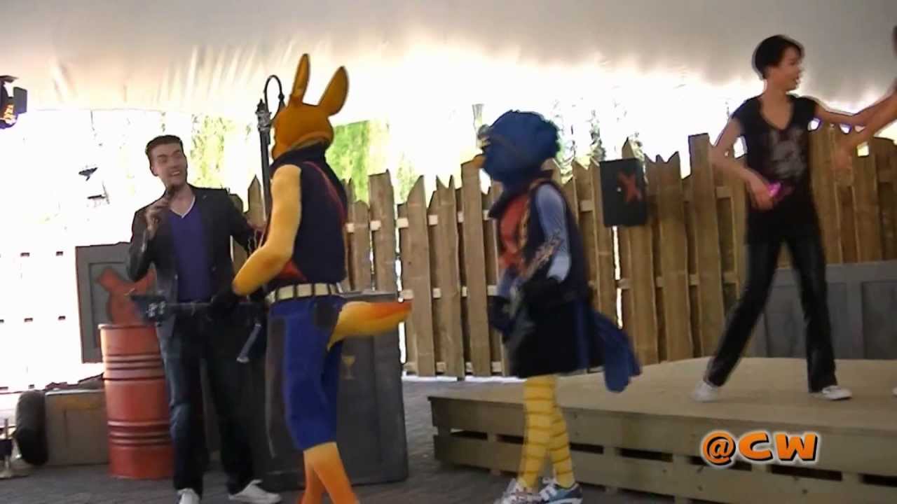 The SkunX Streetshow 30-04-2012 Walibi Holland - YouTube