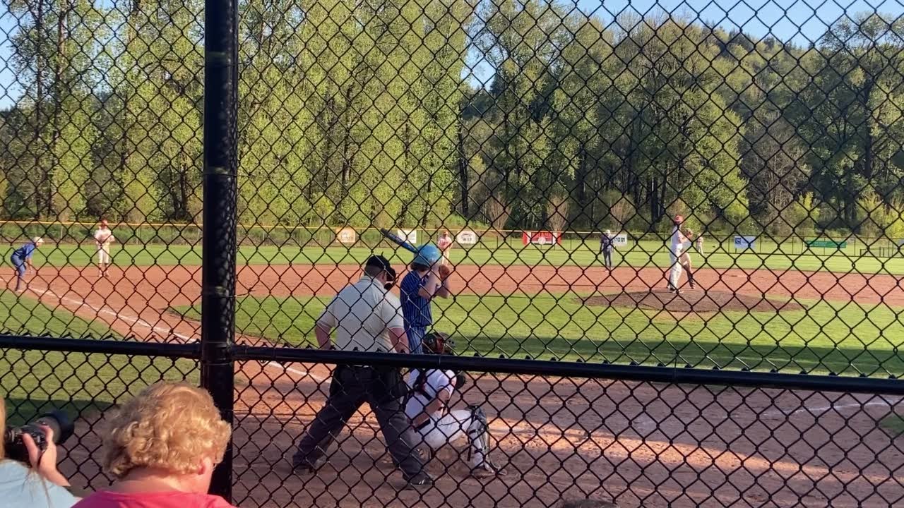 Zach Swanson delivers two-RBI triple in the 11th - YouTube
