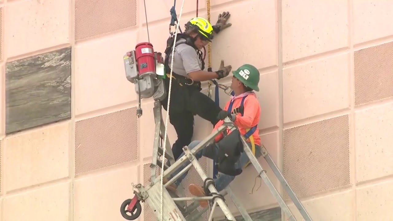 Firefighter rescues construction workers after scaffolding collapses ...