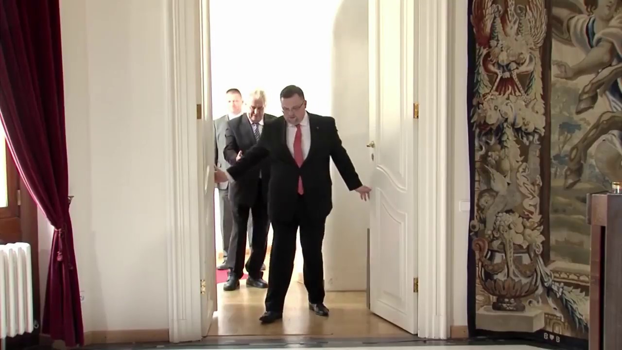 Miloš Montgomery Burns [Simpsonovi] - YouTube