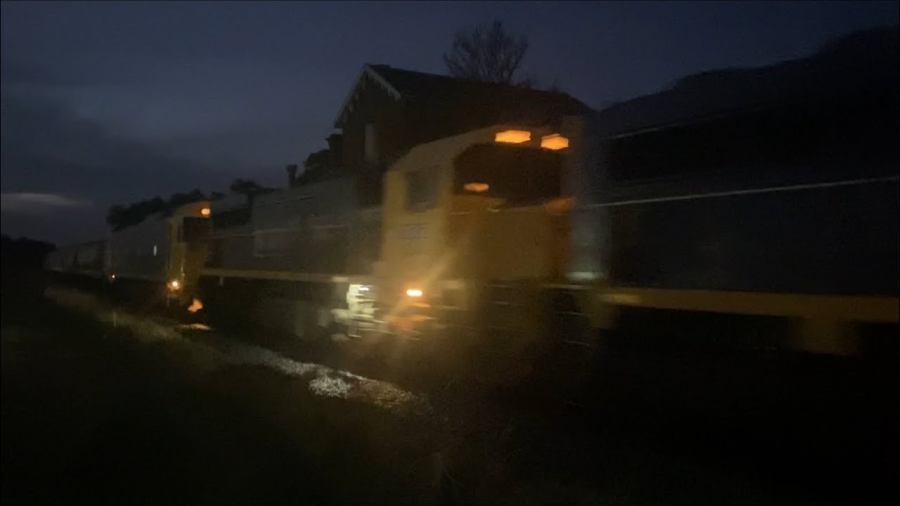 Up 9148 Pacific National grain with XR551 XR552 G529 at Bannockburn heading to Geelong 13/3/2023 ...