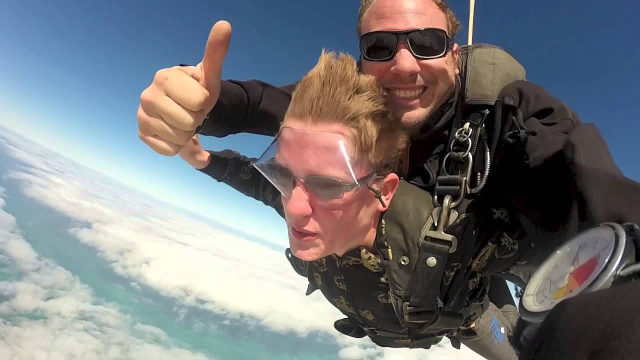 Lucas Hartley at Coastal Skydive - YouTube