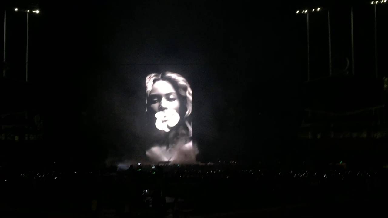 Beyoncé Formation Tour "Intro & Formation" at Dodger Stadium - YouTube