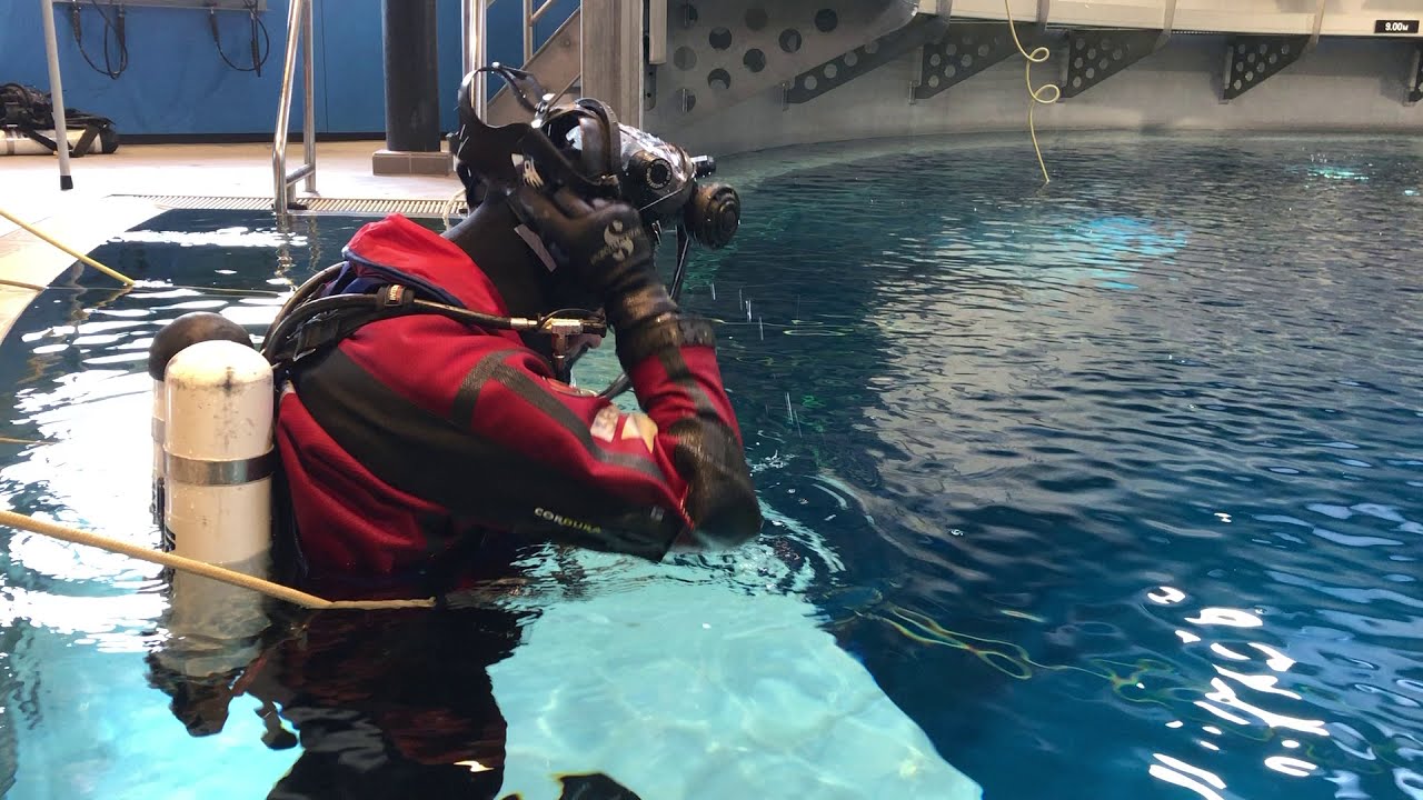 Diver in distress... - YouTube