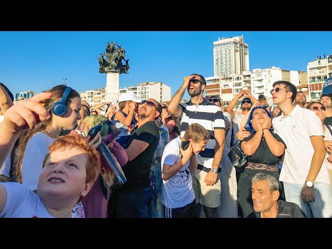 İzmir'in En Kalabalık Günü... Kordon'dan Şehir Sokaklarına • 9 Eylül Yürüyüşü